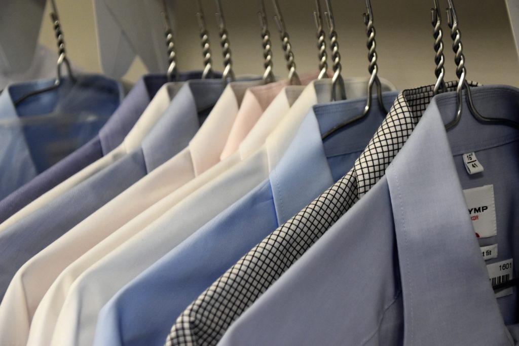 Ironing a button down shirt in less than 5 mn | The Stewardess Corner